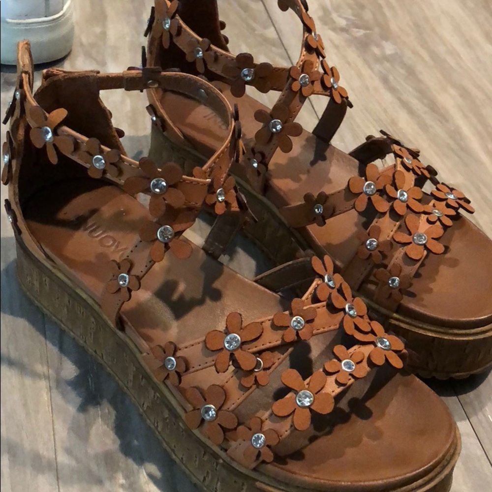 Inuovo Platform Flower Sandals - Gem